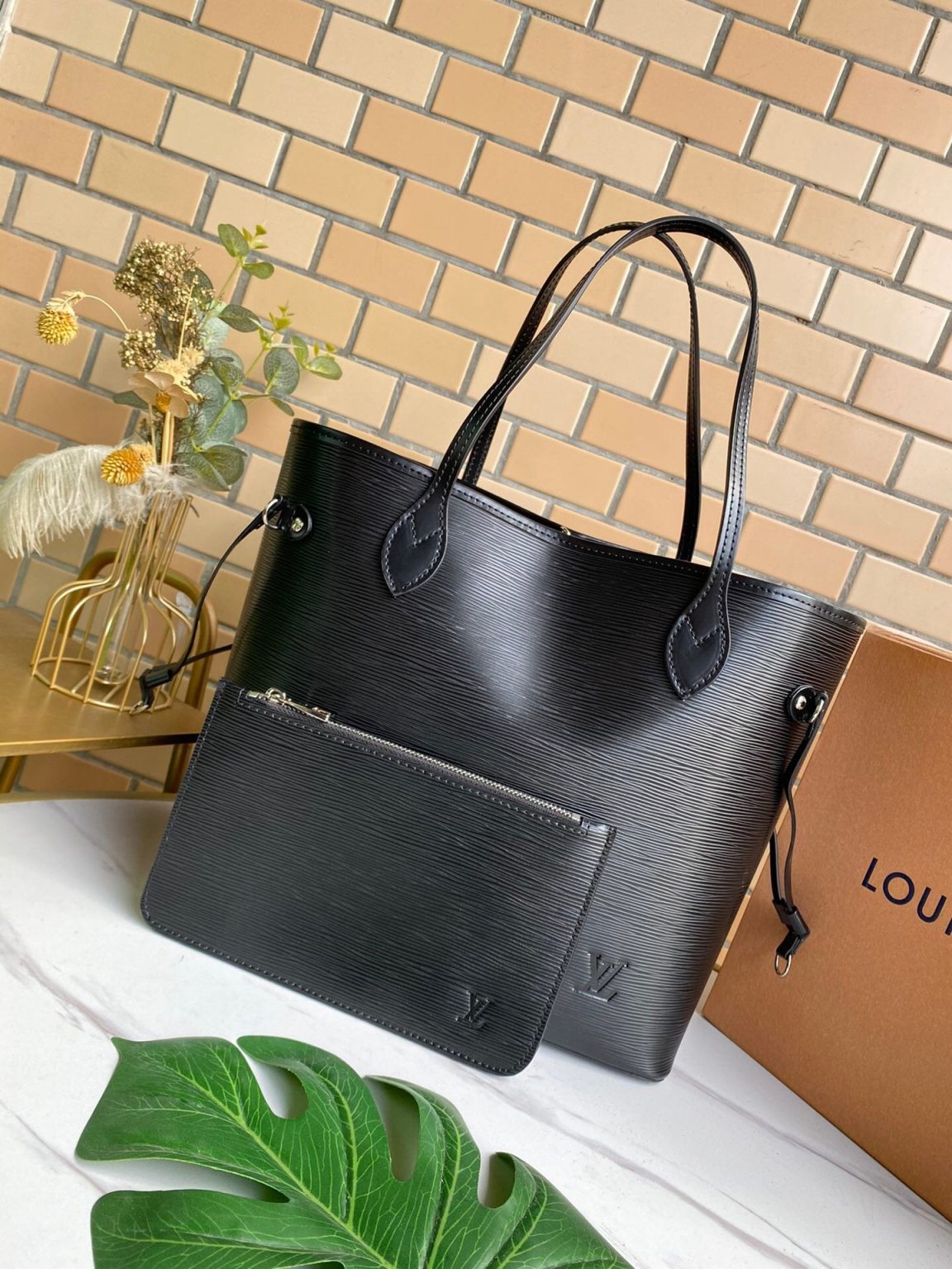Louis Vuitton Neverfull MM Epi – Elegance Nicely