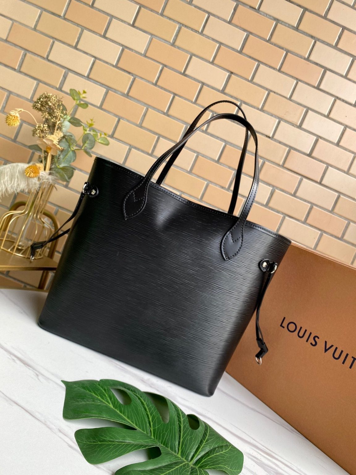 Louis Vuitton Neverfull MM Epi – Elegance Nicely