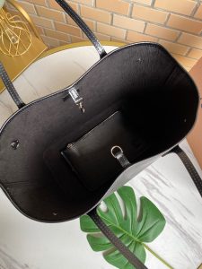 Louis Vuitton Neverfull MM Epi – Elegance Nicely