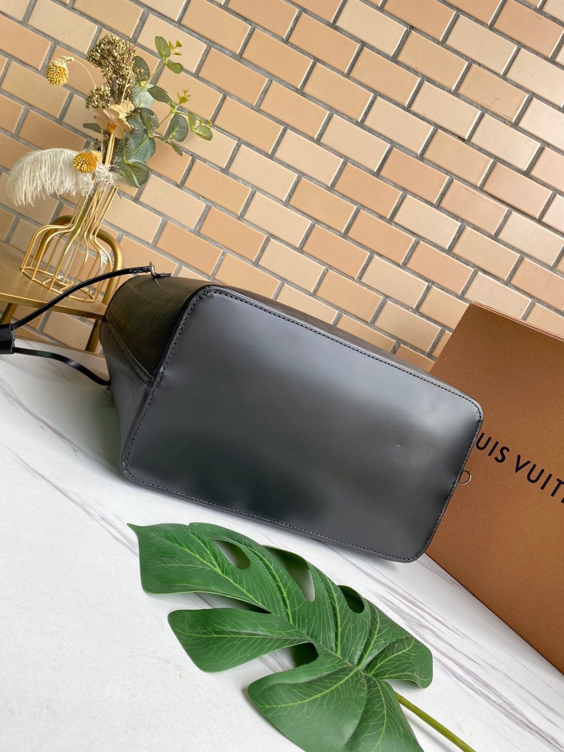 Louis Vuitton Neverfull MM Epi – Elegance Nicely