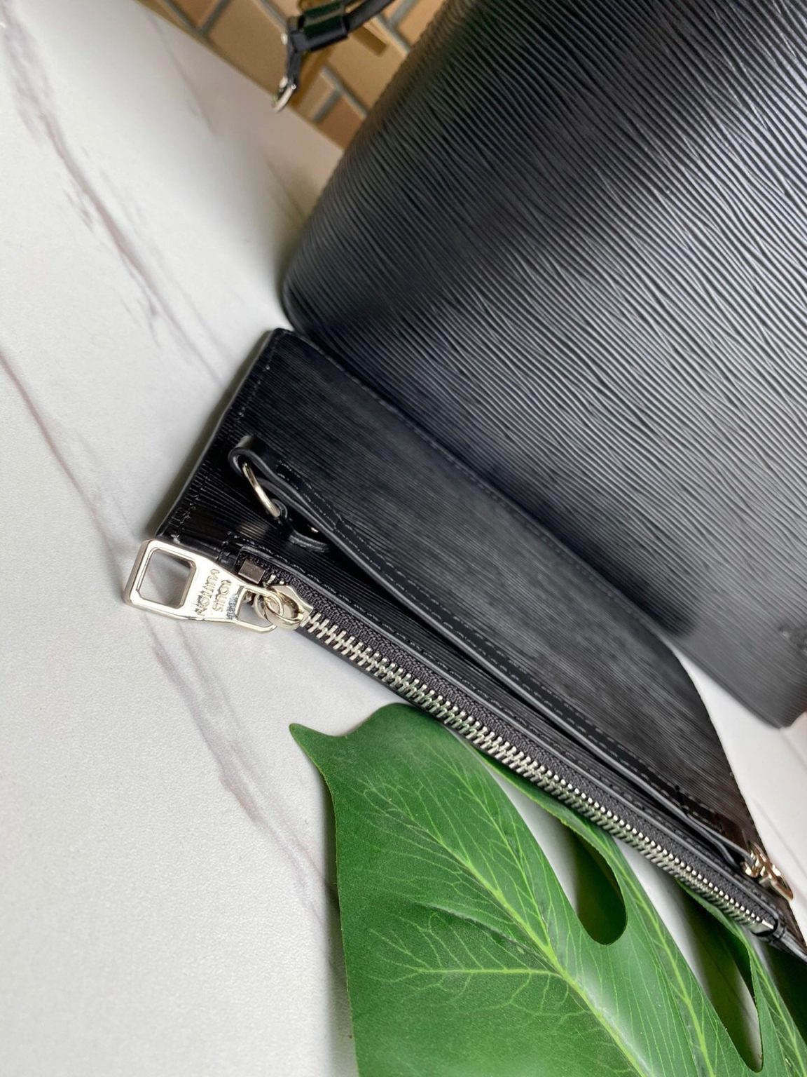 Louis Vuitton Neverfull MM Epi – Elegance Nicely